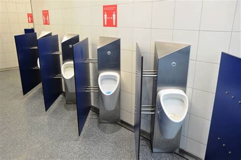 Maenner Urinal Fotos Imago