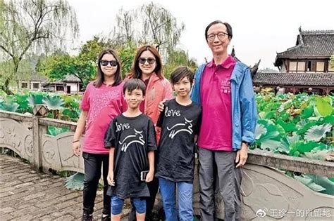 港媒曝伏明霞离婚，净身出户，梁锦松回应了，两人真实婚姻关系引热议伏明霞梁锦松离婚新浪新闻