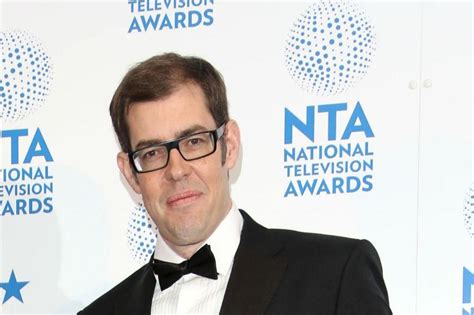 6ft 7in Pointless Star Richard Osman Finds Love With 5ft Singer Sumudu