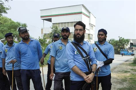 Pakistan Police Arrests Jailed Ex Pm Imran Khans Aides Reuters