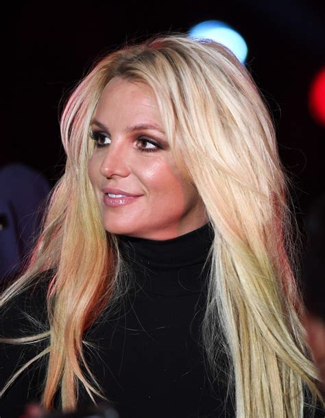 Britney Spears Just Rocked A Bedazzled Lip Gloss Manicure