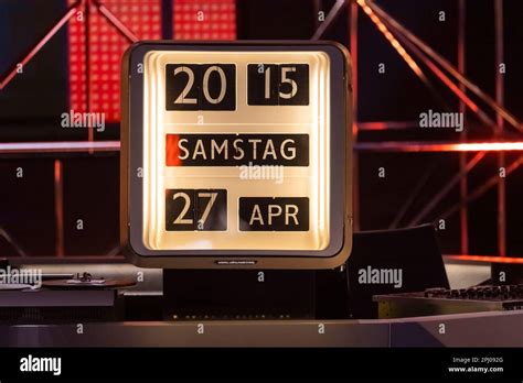 Legendäre Hit Parade Uhr Als Identifikationszeichen 50 Jahre Zdf