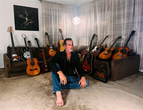 Robert Deleo On How His Vintage Guitar Collection Inspired His First
