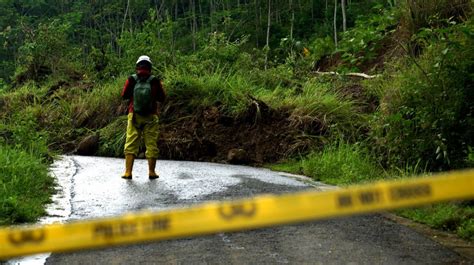 Akses Jalan Di Kulon Progo Tertutup Longsor