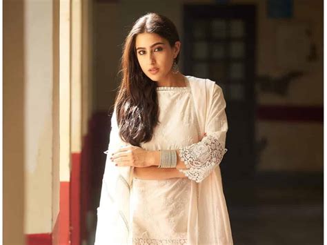 Sara Ali Khan Travels By Metro In Mumbai Shares Video