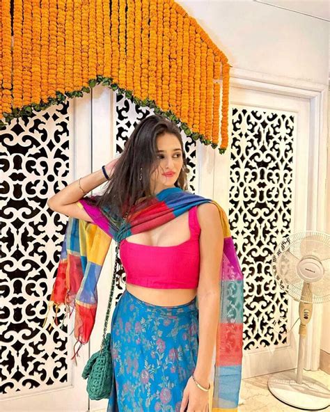Photos ப்பா காந்த கண்களால் ரசிகர்களை ஈர்க்கும் ப்ரகீர்த்தி பவனி