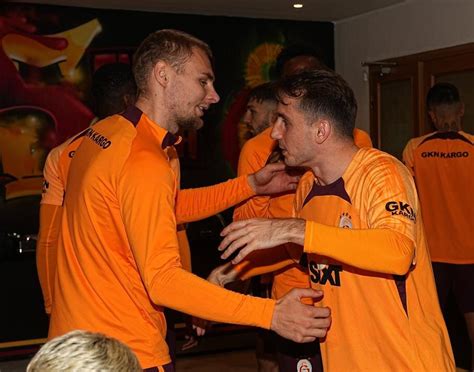 Galatasaray da Kerem Aktürkoğlu nun doğum günü kutlandı Sporx Galeri
