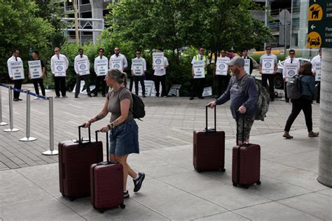 Frustrated Spirit Airlines Gate Agents Screamed At Passengers Heres