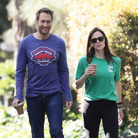 Jennifer Garner Celebrates Her Mothers 87th Birthday With Adorable Video
