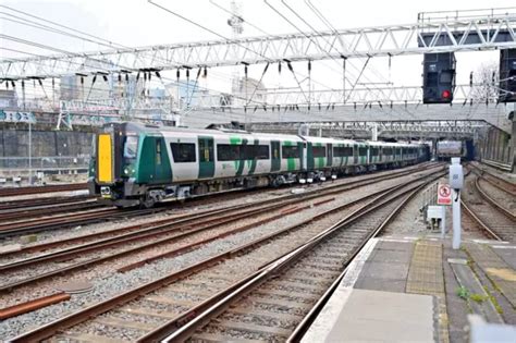 Class 350 No 350125 In New Livery At Euston £100 Picclick Uk