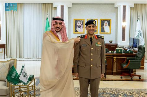 عام أمير الجوف يقلّد مدير الدفاع المدني بالمنطقة رتبة لواء