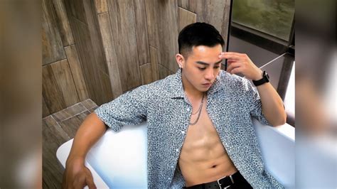男團解散曾奕翔st街上發傳單引熱議 「不是那個誰嗎，怎麼在發傳單」｜四季線上4gtv