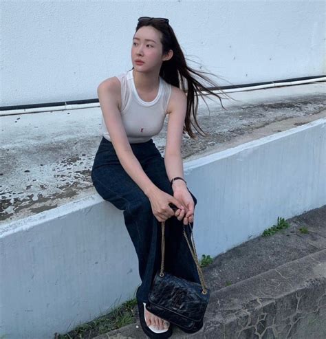 차정원 여름 패션 미니멀룩 생로랑 나시 숄더백 더로우 쪼리