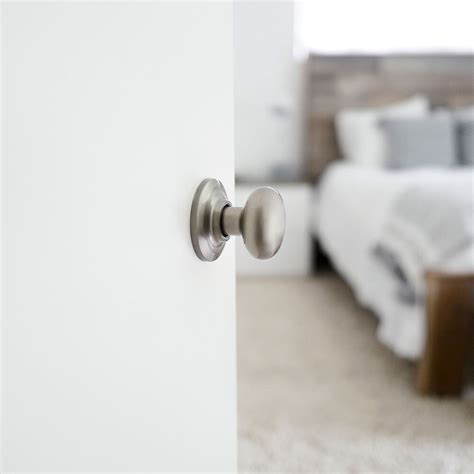 Yh Collection Passage Cambridge Knob In Satin Nickel By Yale