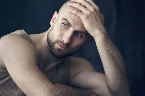 Le Danseur Fran Ois Alu Pr F Re Laisser La Place D Toile Quelquun Qui Occupera Le Poste
