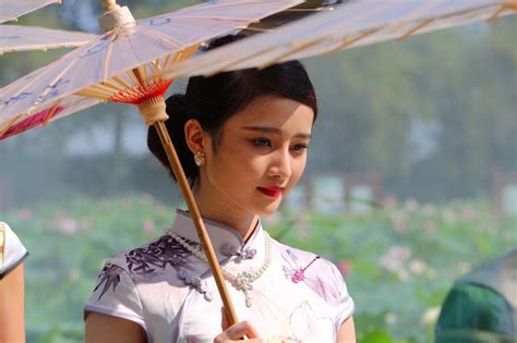 美女帶你游濕地，洪澤湖畔千荷園荷花爭相綻放 每日頭條