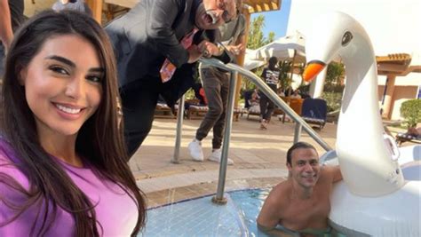 في البيسين ياسمين صبري تنشر صورا مع محمد إمام من كواليس فيلم أبو نسب