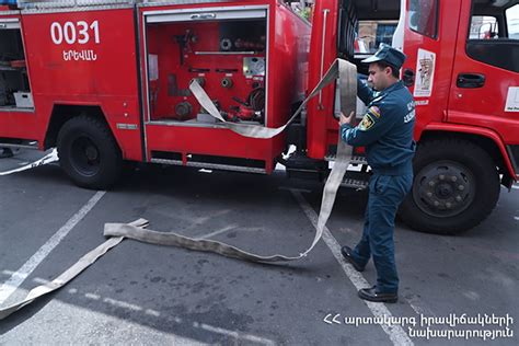 Հրդեհ՝ Էջմիածին քաղաքի բնակելի շենքերից մեկում․ բնակիչներին տարհանում են Ֆակտոր տեղեկատվական