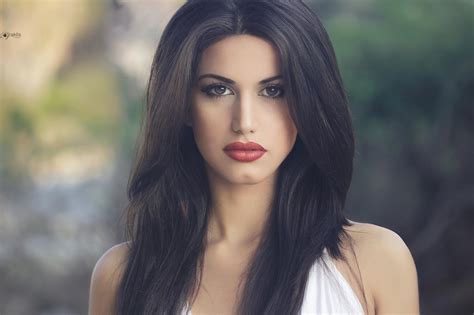 배경 화면 얼굴 초상화 긴 머리 갈색 머리의 사진술 흑발 검은 머리카락 입술 유행 코 사람 피부 수퍼 모델 소녀 아름다움 눈 레이디 말뿐인