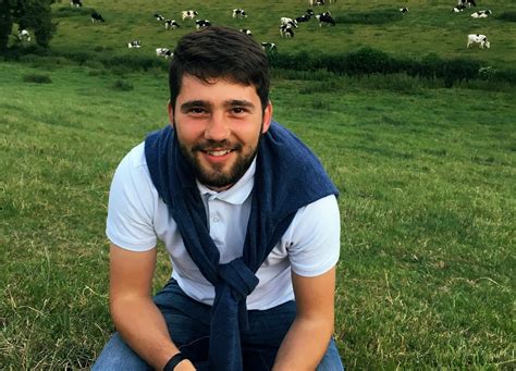 Religia și sexul Vloggerul ortodox Ion Andronache a realizat un sexcalendar ea md