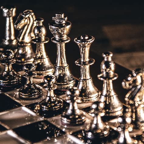 Classic Metal Staunton Chess Set With Goldsilver Chessmen And Bronze