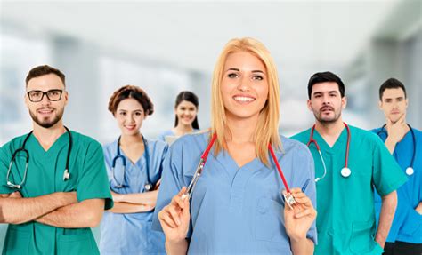 의료 사람들 그룹입니다 다른 의사 간호사와 의사 병원 사무실 또는 병원에서 근무 하는 전문 의사 의료 기술 연구 연구소와 의사 직원 서비스 개념 간호사에 대한 스톡 사진 및