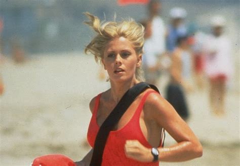 Nicole Eggert Alerte à Malibu” Annonce Souffrir Dun Cancer Du Sein