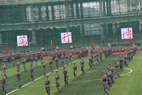 我校举行2015级学生军训汇报表演暨总结表彰大会 贵州师范大学新闻网