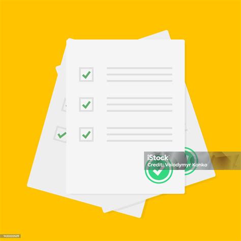 설문 조사 또는 시험 양식 종이 시트에 답변 된 퀴즈 체크리스트 및 성공 결과 평가 교육 시험 아이디어 설문지가 쌓여 있습니다