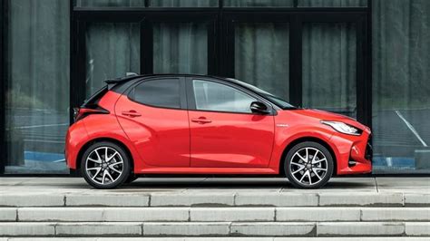 Toyota Yaris Hatchback 1 5 Hybrid Icon 5dr Cvt Lease Select Car Leasing