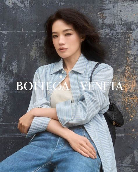 舒淇成為 Bottega Veneta 全球品牌大使！49 歲凍齡樣貌身材令人羨慕，時尚造型照全網讚好
