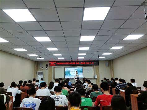 【教育实习】2019级本科平南县龚州中学实习组顺利完成实习汇报课展示