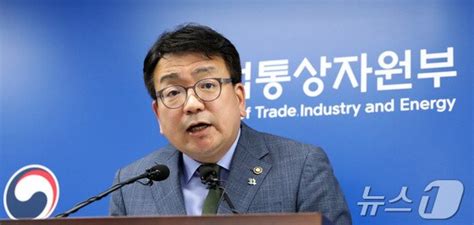 동해 심해 가스전개발 관련 설명하는 최남호 산자부 차관 뉴스1