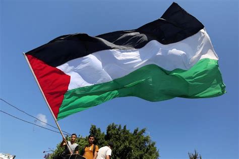 جداريات فلسطين تحذر المجتمع الدولي من خطورة المرحلة الحالية