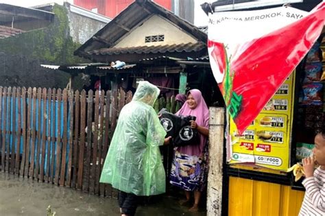Relawan Dirikan Posko Bencana Untuk Korban Banjir Makassar