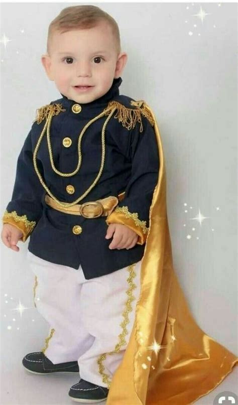 Pin De Marieann Edith En Ideas Invitación Temática En 2020 Traje De Principe Disfraces Para