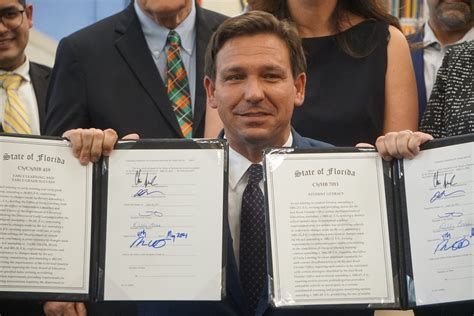 Desantis Signs Universal School Choice Bill · The Floridian
