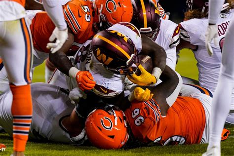 Muffed Punt Robinson Td Lift Commanders Over Bears 12 7