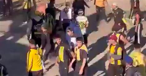 Facazos Y Ladrillazos Detrás De La Tribuna El Video De La Cruenta
