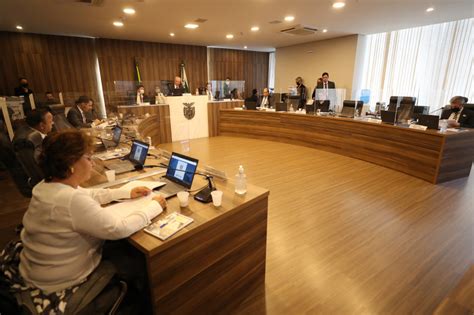 Deputados adiam votação de projeto de taxação do agro