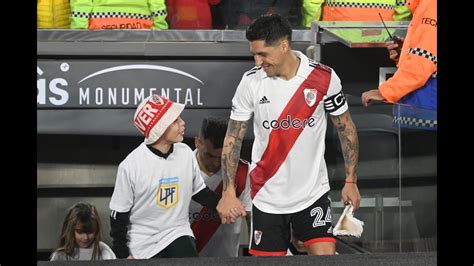 EL HERMOSO GESTO DE ENZO PÉREZ CON UN PEQUEÑO FANÁTICO DE RIVER YouTube