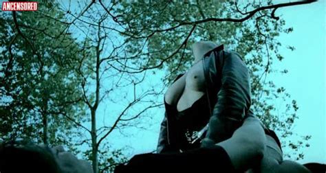 Naked Angelique De Bruijne In Wilde Mossels