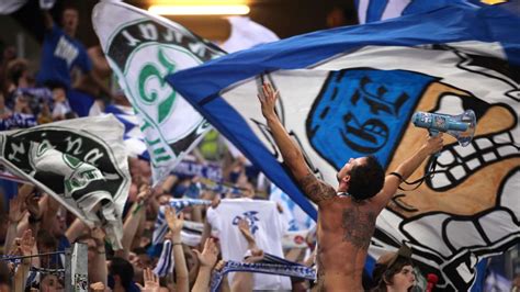 Bvb Schalke 04 Kritik An Drohungen Der Ultras Des S04 Vor Dem Derby