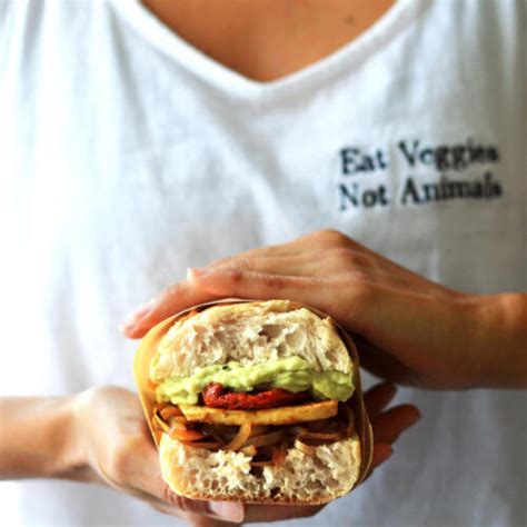 Bocata Vegano De Tofu Y Aguacate Veguia