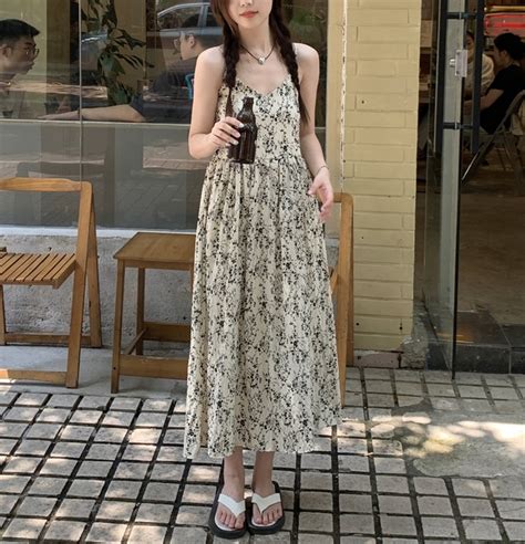 더블제이 여행 해외 동남아 바캉스 바다 신혼 신행 여름 휴양지 코디 블랙 잔 꽃 플라워 뷔스티에 플레어 나시 롱 원피스