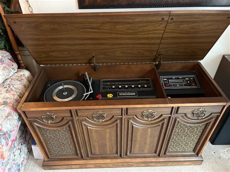 Vintage Stereo Cabinet With Carrand Turntable Fleetwood Solid State