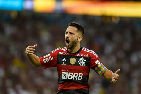 Éverton Ribeiro está acertado para ser jogador do Inter em 2024