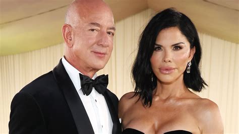 Lauren Sanchez Shows Off Her Curves In Cozy Photo With Nfl Star Ex Tony