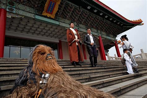 图集早安，全世界都在看↑古董车配搭香奈儿，旧古巴的新时尚快看澎湃新闻 The Paper