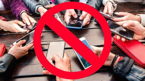 Why Gen Zers Are Gobbling Up Flip Phones And Rejecting Smartphones